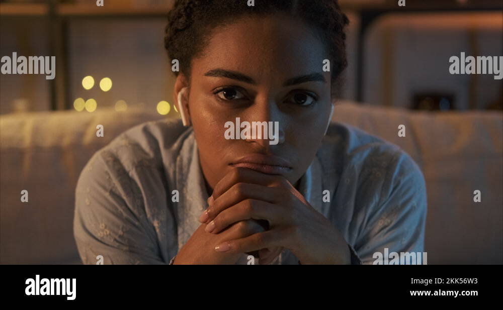 Using earbuds Stock Videos & Footage - HD and 4K Video Clips - Alamy