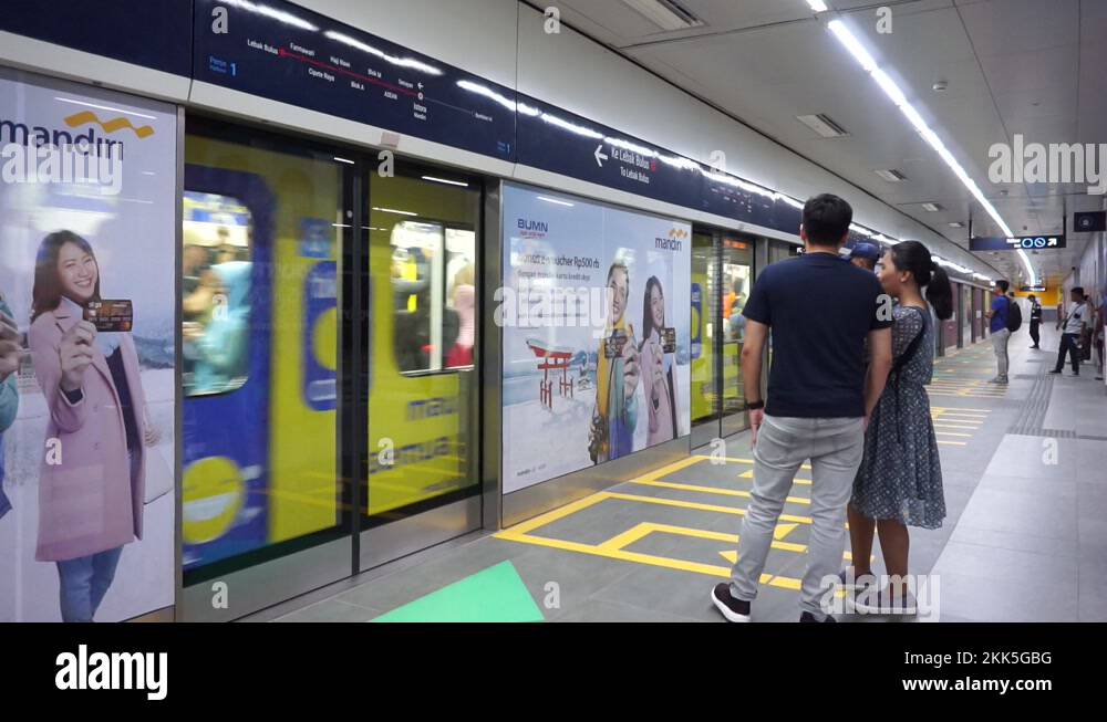 Jakarta mrt train set arrived at the station Stock Video Footage - Alamy