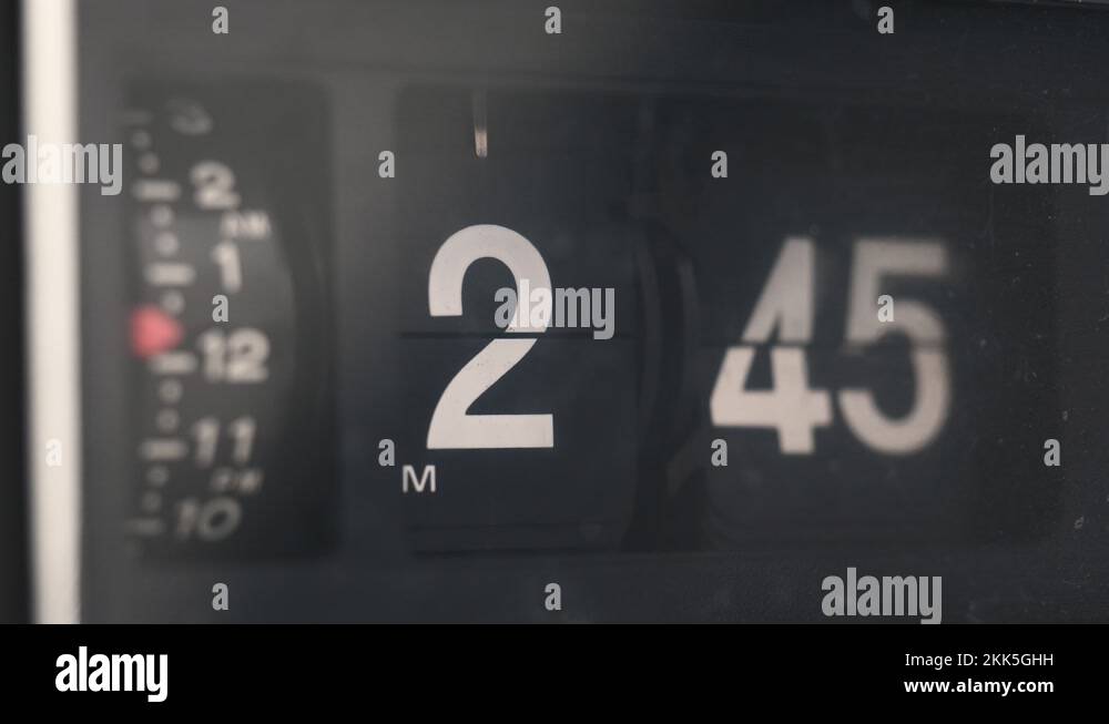 Flip flap clock Stock Videos & Footage - HD and 4K Video Clips - Alamy