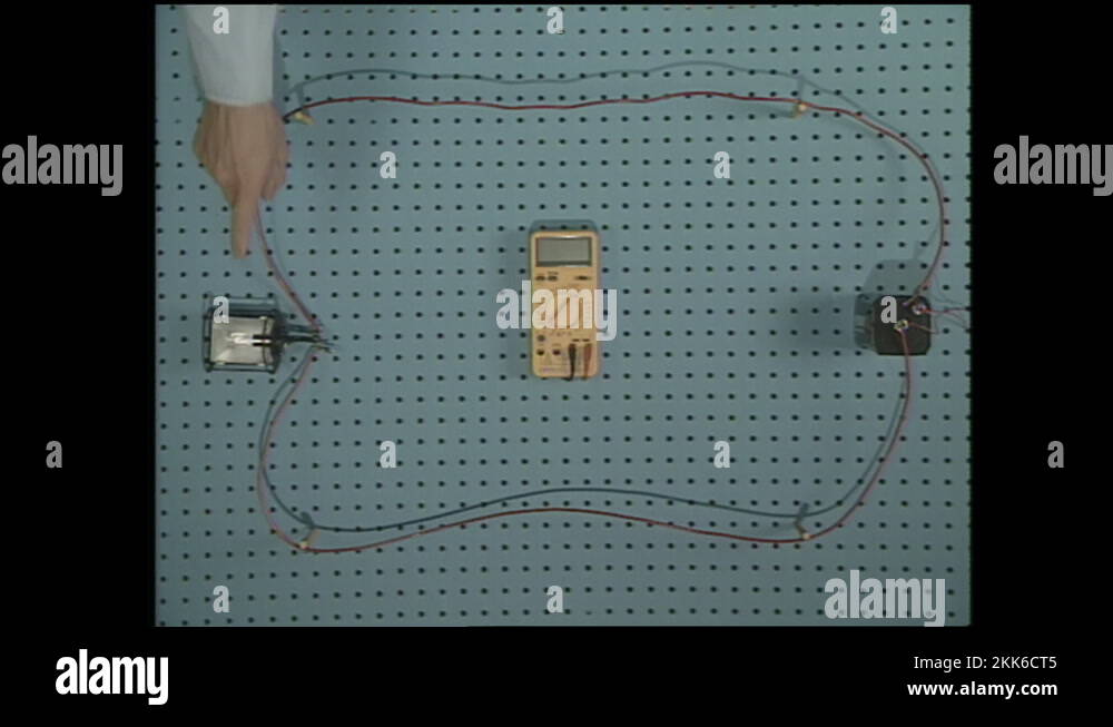 Battery wire circuit bulb Stock Videos & Footage - HD and 4K Video ...