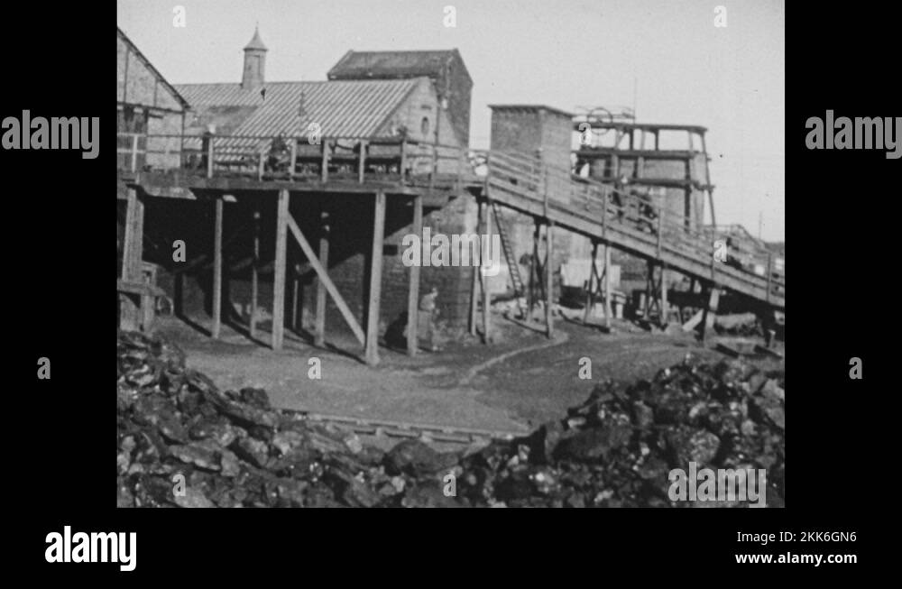 Laborers 1950s Stock Videos & Footage - HD and 4K Video Clips - Alamy