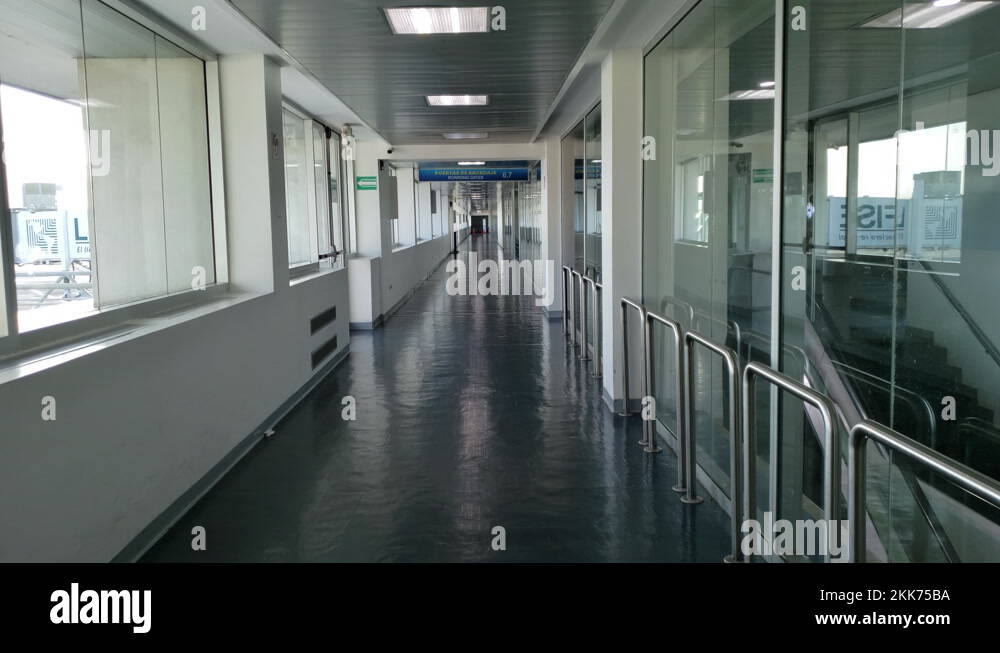 Airport corridor Stock Videos & Footage - HD and 4K Video Clips - Alamy