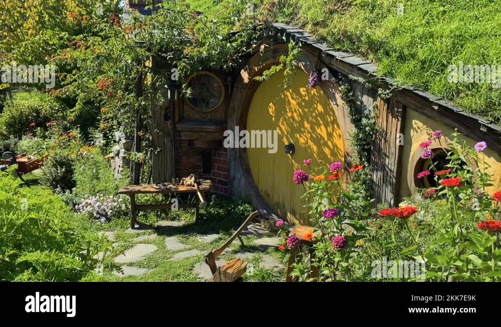 Hobbit houses Stock Videos & Footage - HD and 4K Video Clips - Alamy