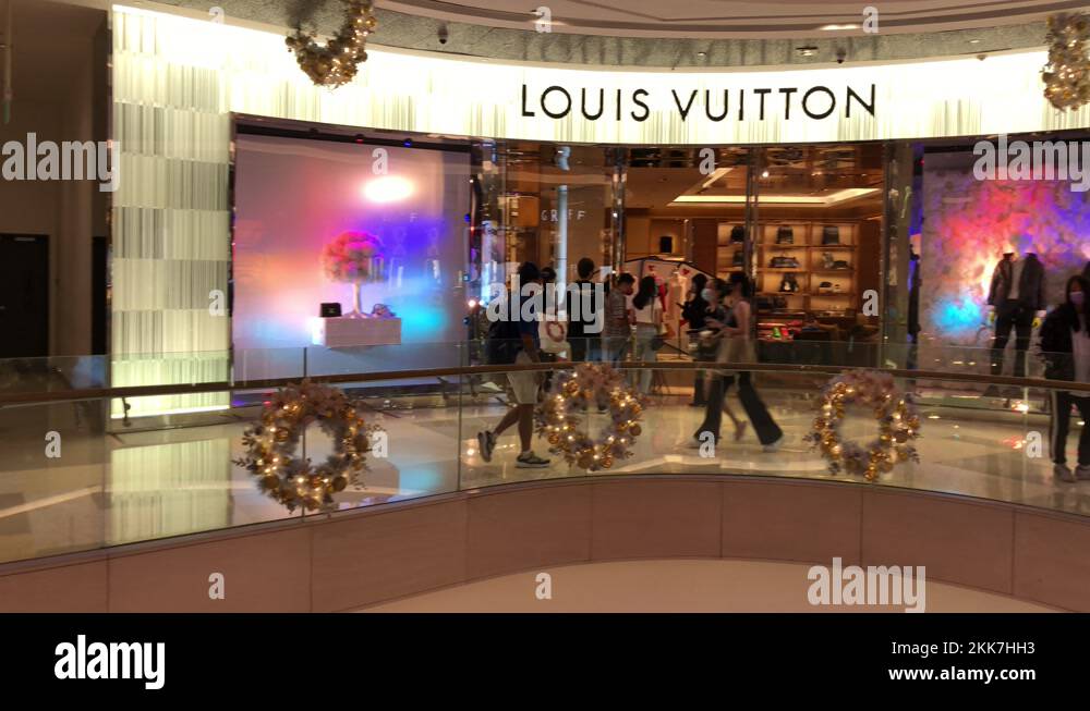 Singapore: ION Orchard shopping centre during covid-19 pandemic, 4K ...