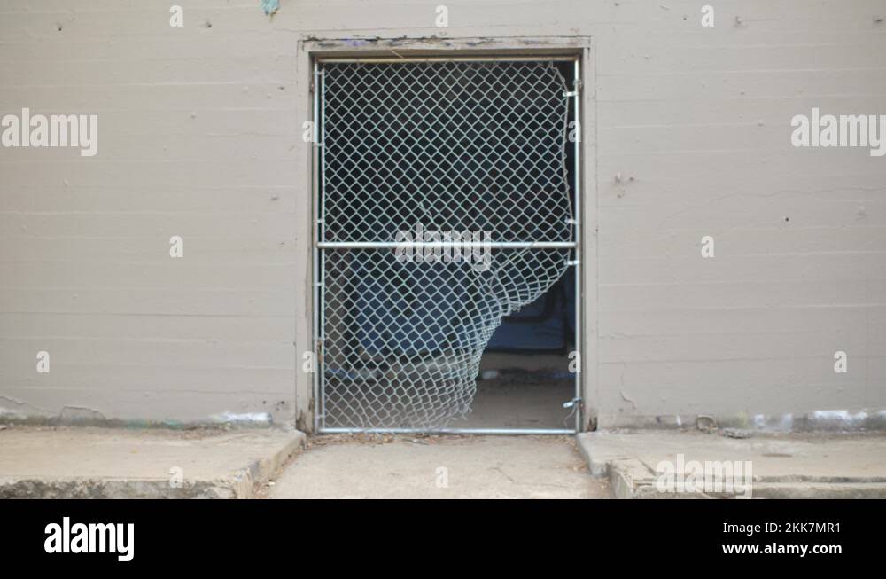 Chain link railing Stock Videos & Footage - HD and 4K Video Clips - Alamy