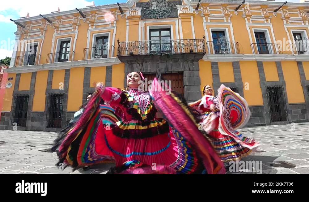 Mexican folk dance, Mexican dancers, Downtown Puebla, Jarabe Tapatio Stock Video Footage - Alamy