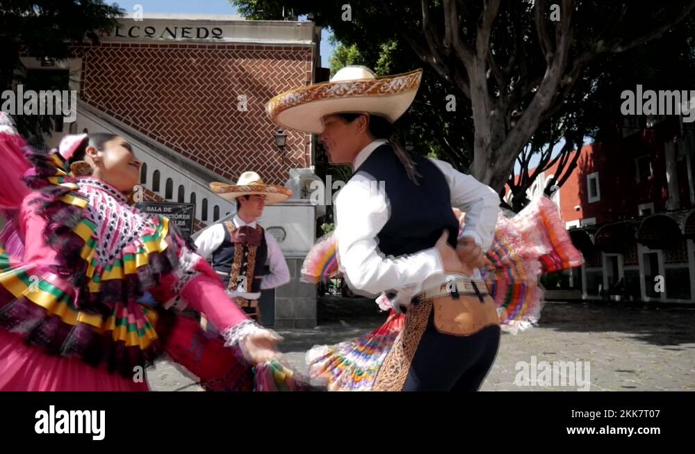 Mexican folk dance, Mexican dancers, Downtown Puebla, Jarabe Tapatio Stock Video Footage - Alamy