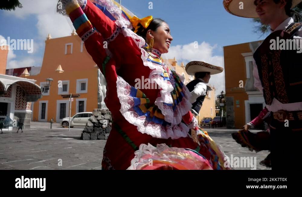 Mexican folk dance, Mexican dancers, Downtown Puebla, Jarabe Tapatio Stock Video Footage - Alamy