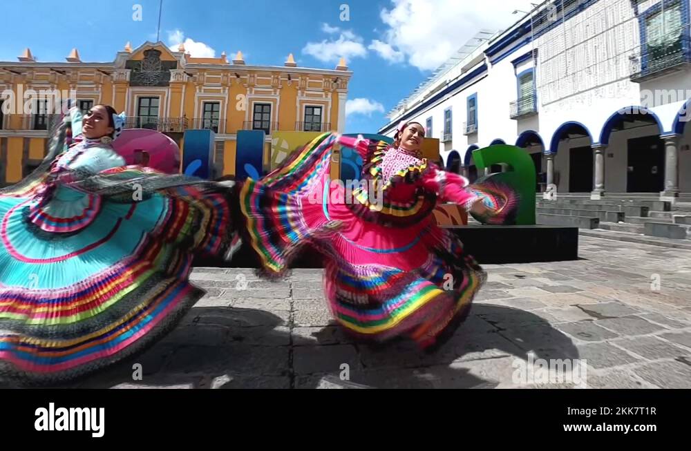 Mexican folk dance, Mexican dancers, Downtown Puebla, Jarabe Tapatio Stock Video Footage - Alamy
