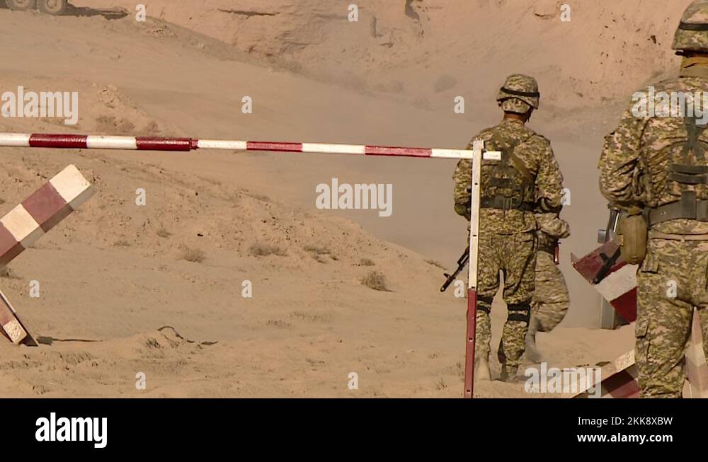Desert war Stock Videos & Footage - HD and 4K Video Clips - Alamy