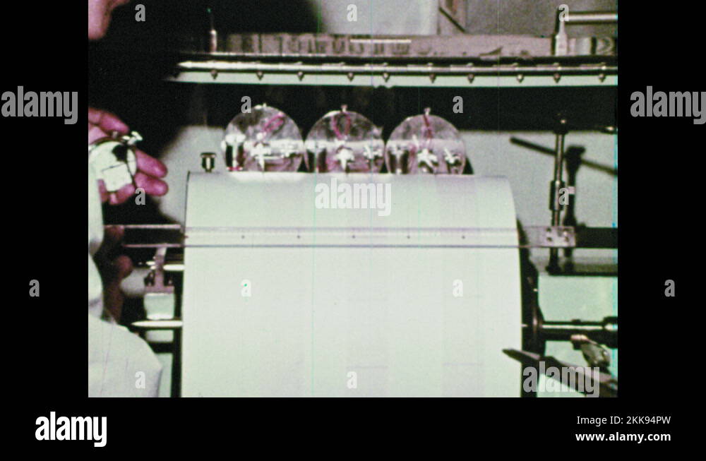 Seismograph paper Stock Videos & Footage - HD and 4K Video Clips - Alamy