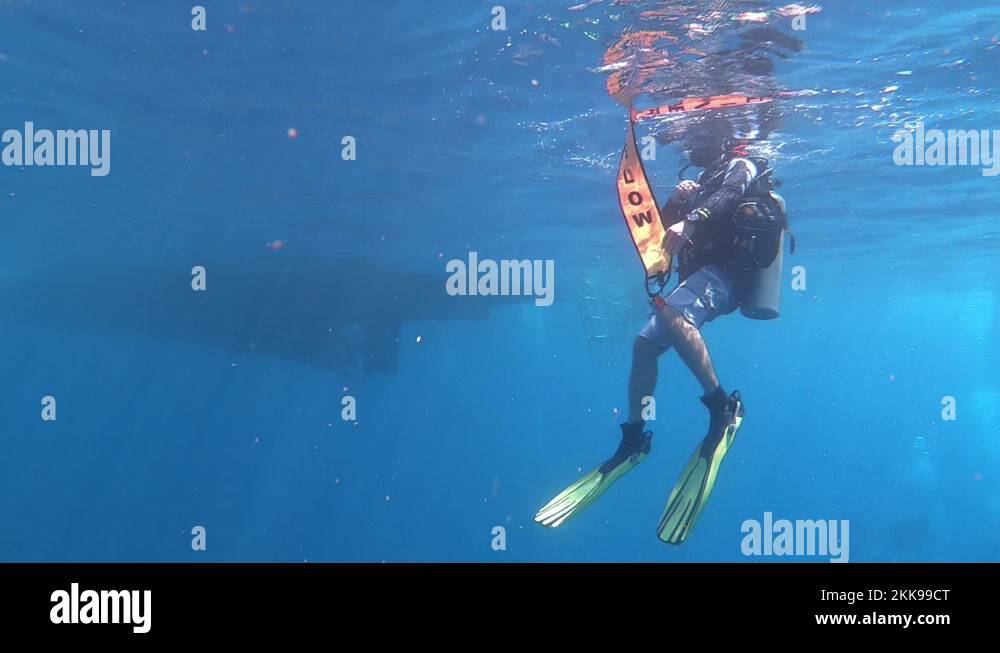 Surfacemarkerbuoy Stock Videos & Footage - HD and 4K Video Clips - Alamy