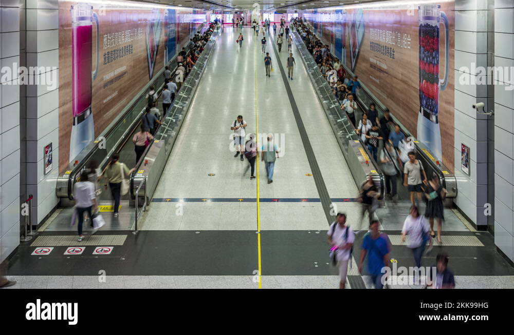 Time lapse : Crowd of pedestrian commuters on train station at Hong ...