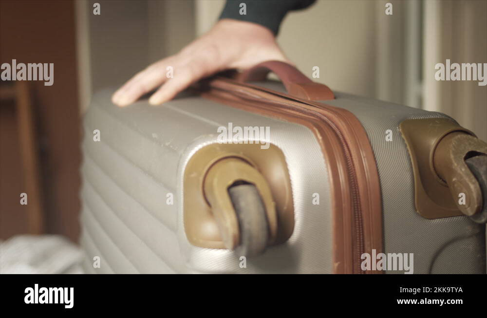 Frame suitcase Stock Videos & Footage - HD and 4K Video Clips - Alamy