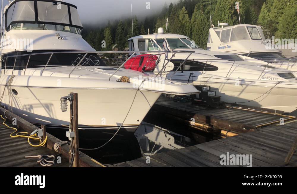 Sunny dock Stock Videos & Footage - HD and 4K Video Clips - Alamy