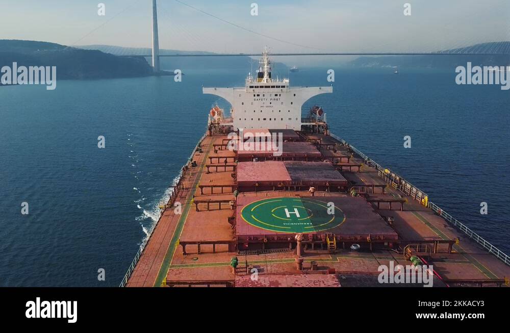 Cargo hatch covers Stock Videos & Footage - HD and 4K Video Clips - Alamy