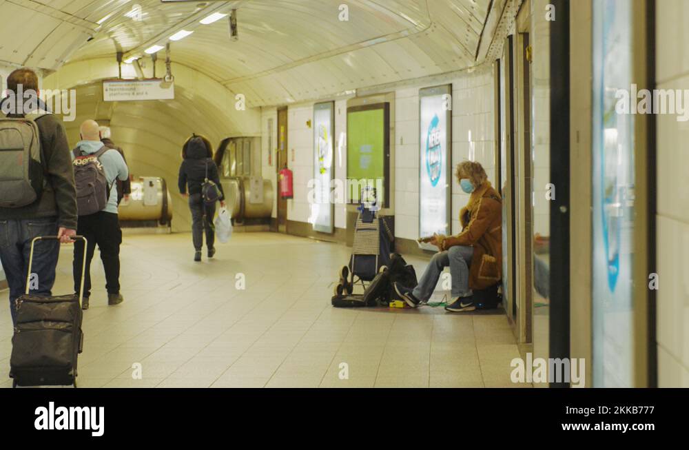 Busker guitarist Stock Videos & Footage - HD and 4K Video Clips - Alamy