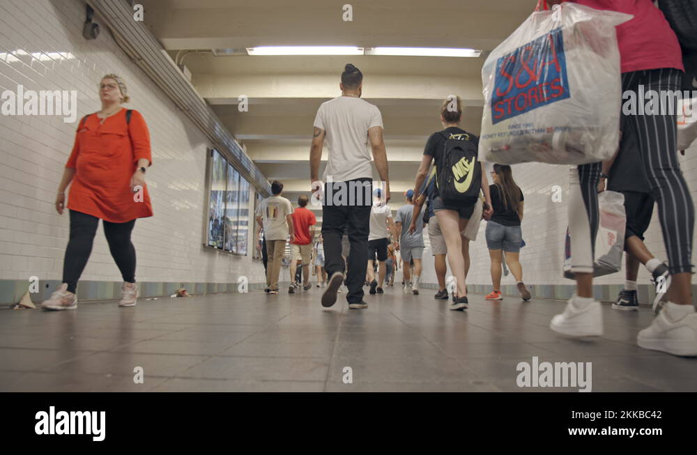 New york city crowded subway station Stock Videos & Footage - HD and 4K ...