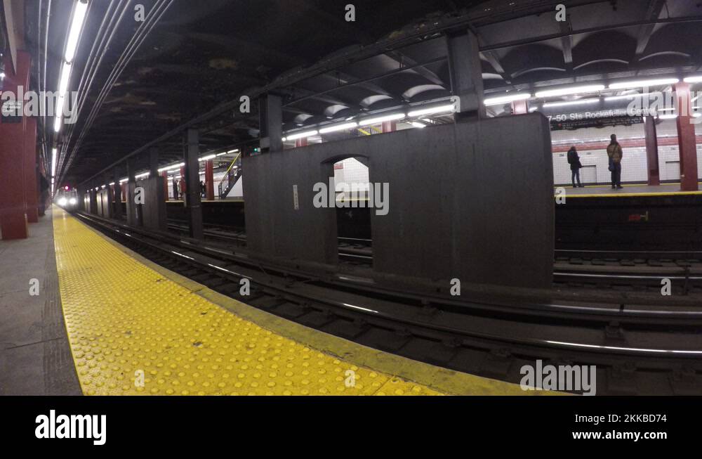 MTA New York city subway arriving at station Stock Video Footage - Alamy