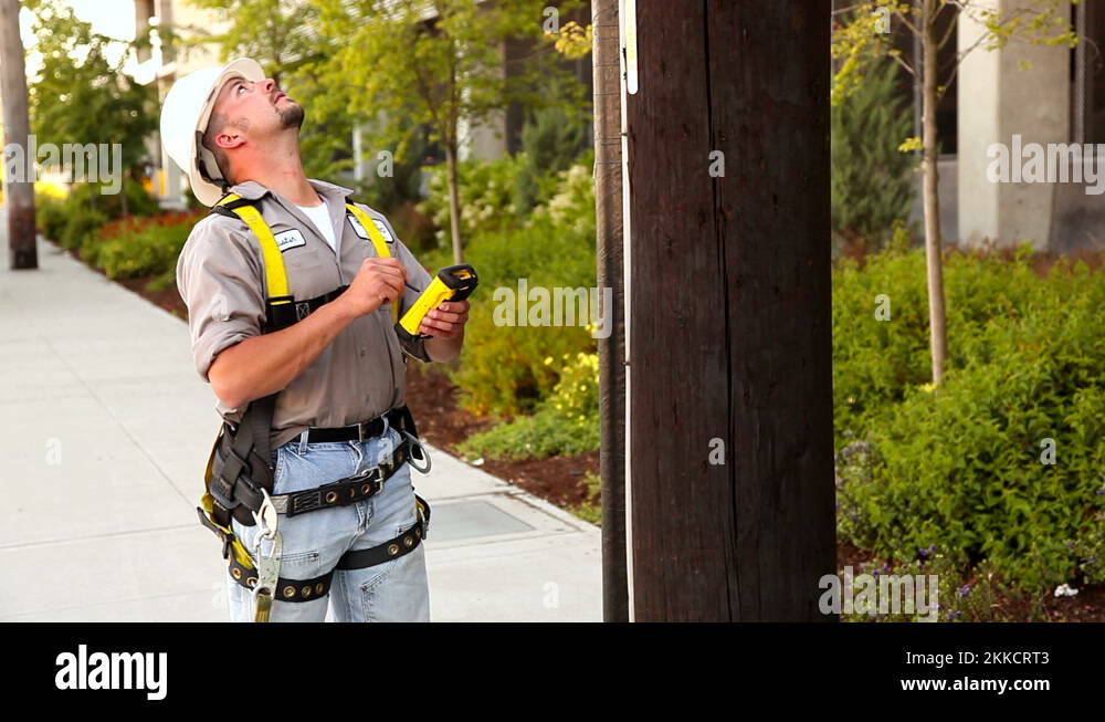 Utility line worker Stock Videos & Footage - HD and 4K Video Clips - Alamy