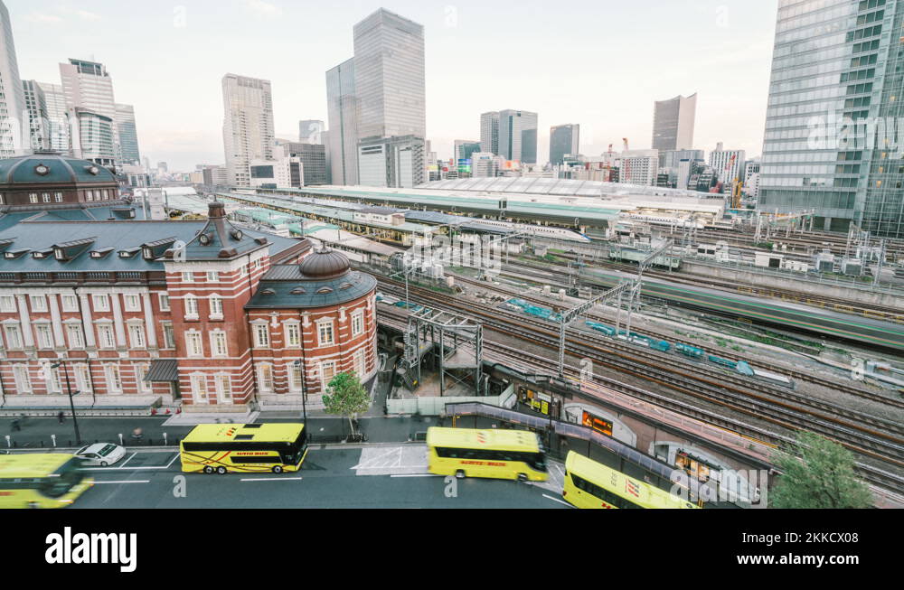 Time-lapse of Japanese bullet train at Tokyo railway station, Japan ...