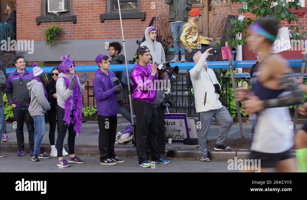 Marathon fans Stock Videos & Footage - HD and 4K Video Clips - Alamy