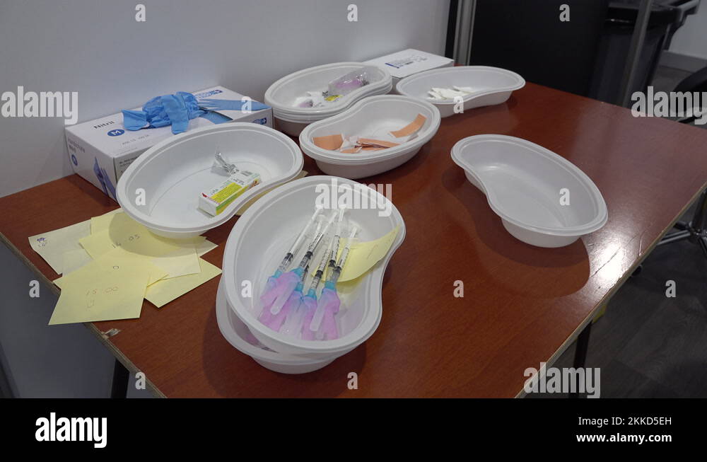 Injection needles Stock Videos & Footage - HD and 4K Video Clips - Alamy