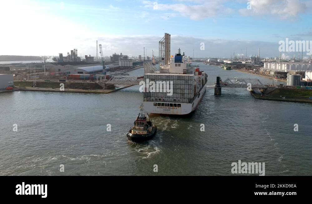 Ship tugboat bridge Stock Videos & Footage - HD and 4K Video Clips - Alamy