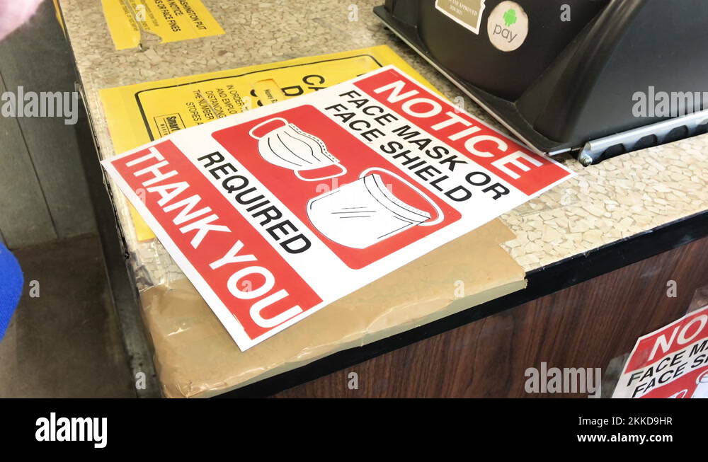 Face Mask Required Sign Label At Smart Foodservice In Coos Bay, Oregon ...