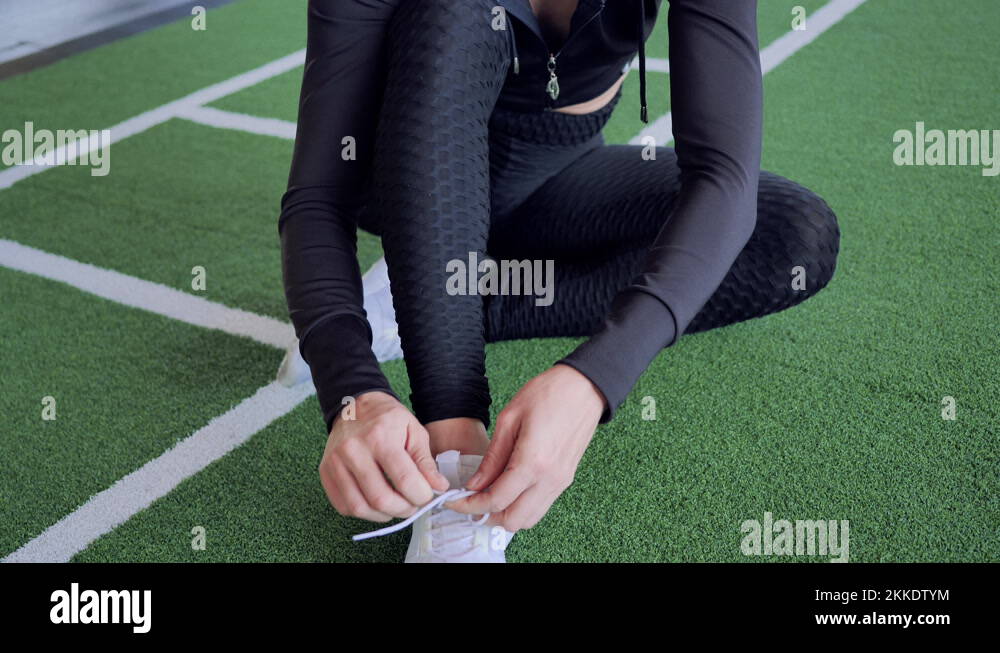 Shoe tying Stock Videos & Footage - HD and 4K Video Clips - Alamy