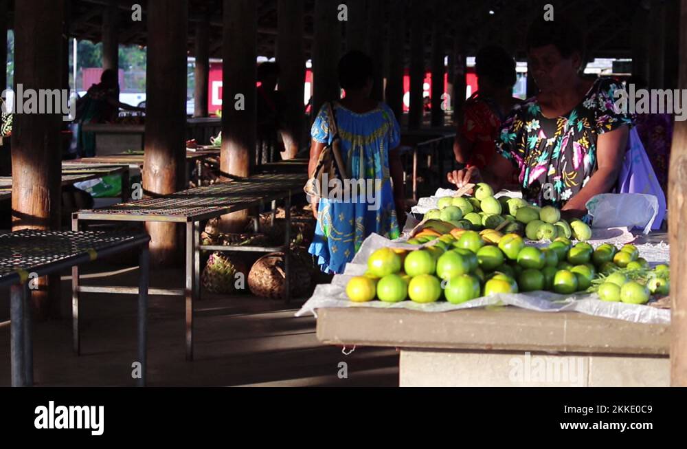 Woman in Papua New Guinea in local Kokopo market with fresh mango Stock ...