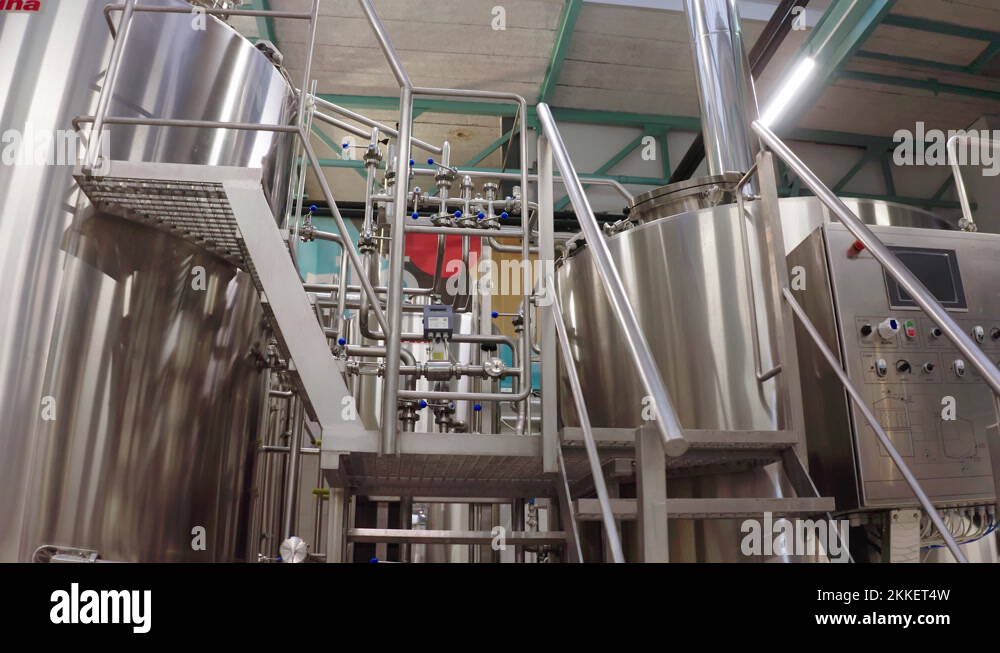 Platform operator Stock Videos & Footage - HD and 4K Video Clips - Alamy