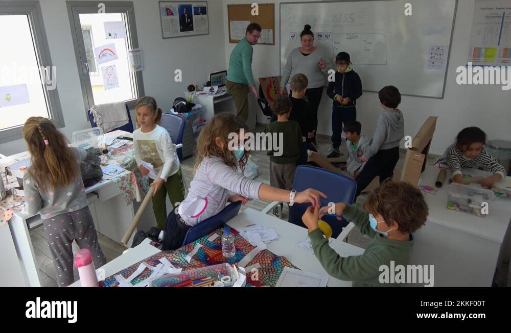 Informal classroom Stock Videos & Footage - HD and 4K Video Clips - Alamy