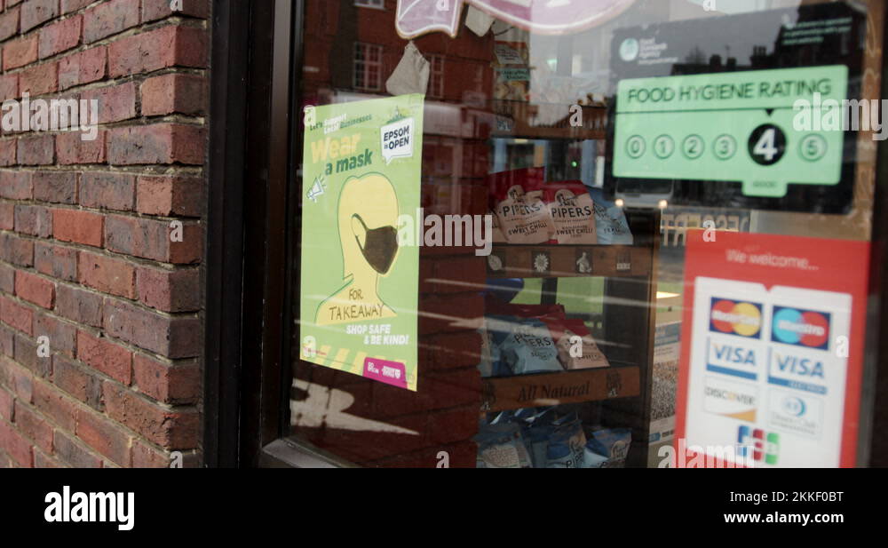 Caffe Carraro displays a big notice to wear mask for takeaway Stock ...