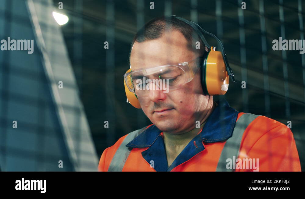 Grid operator Stock Videos & Footage - HD and 4K Video Clips - Alamy