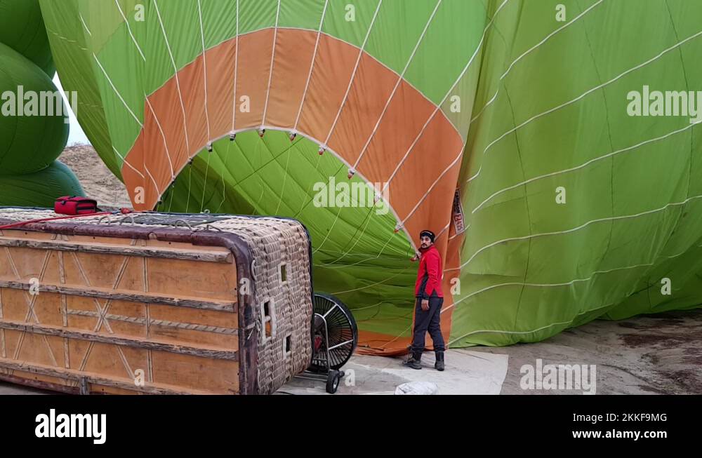 Inflate hot air balloon Stock Videos & Footage - HD and 4K Video Clips ...
