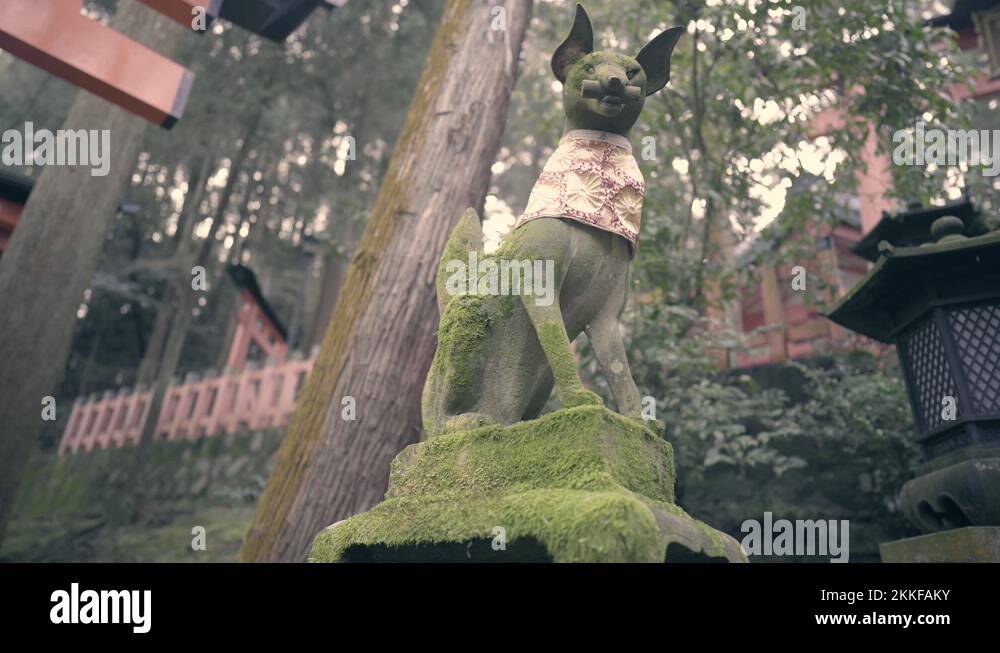 Shinto statue Stock Videos & Footage - HD and 4K Video Clips - Alamy