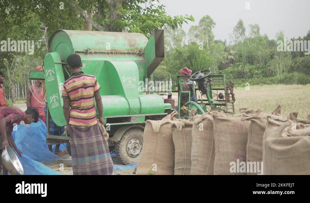 A threshing machine Stock Videos & Footage - HD and 4K Video Clips - Alamy