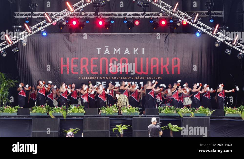 Maori poi dancers Stock Videos & Footage - HD and 4K Video Clips - Alamy
