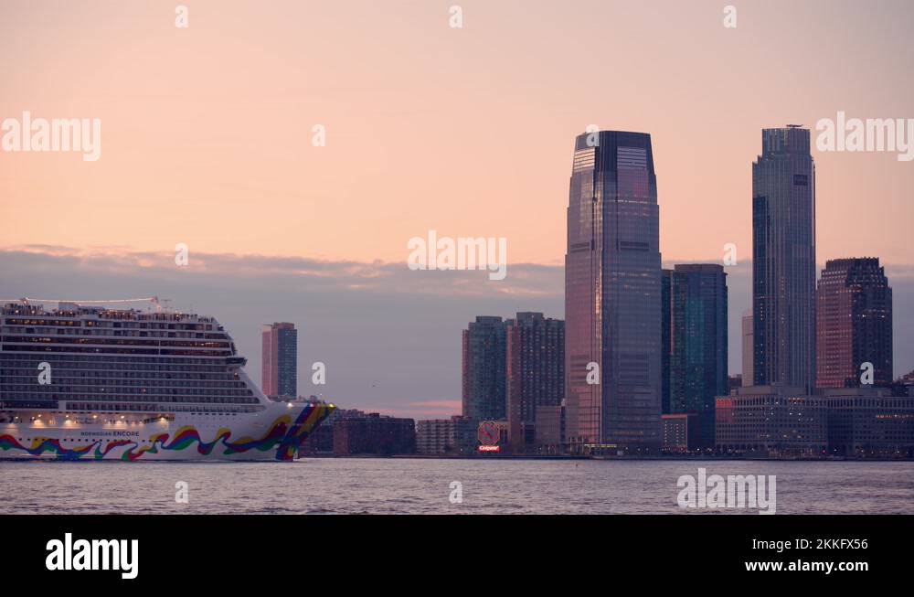 Nyc bay cruise Stock Videos & Footage - HD and 4K Video Clips - Alamy