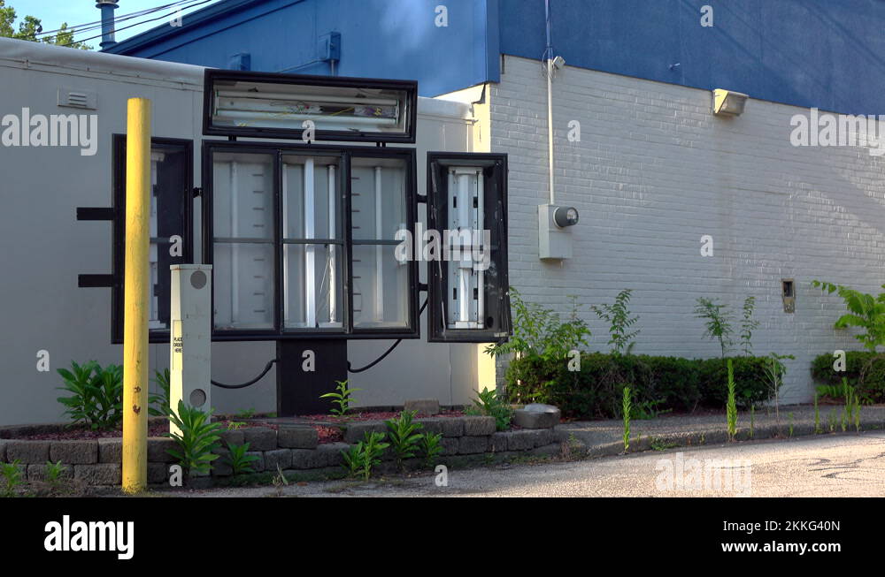 Shut down restaurant Stock Videos & Footage - HD and 4K Video Clips - Alamy