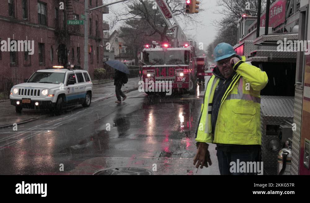 Fdny fire trucks Stock Videos & Footage - HD and 4K Video Clips - Alamy