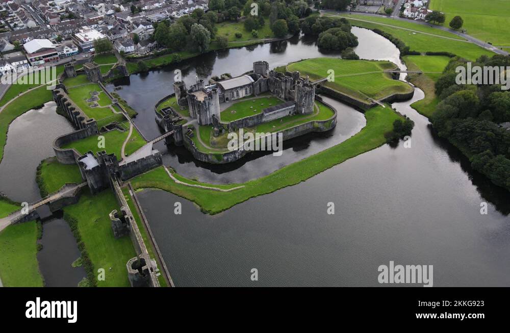 Castle medieval moat Stock Videos & Footage - HD and 4K Video Clips - Alamy