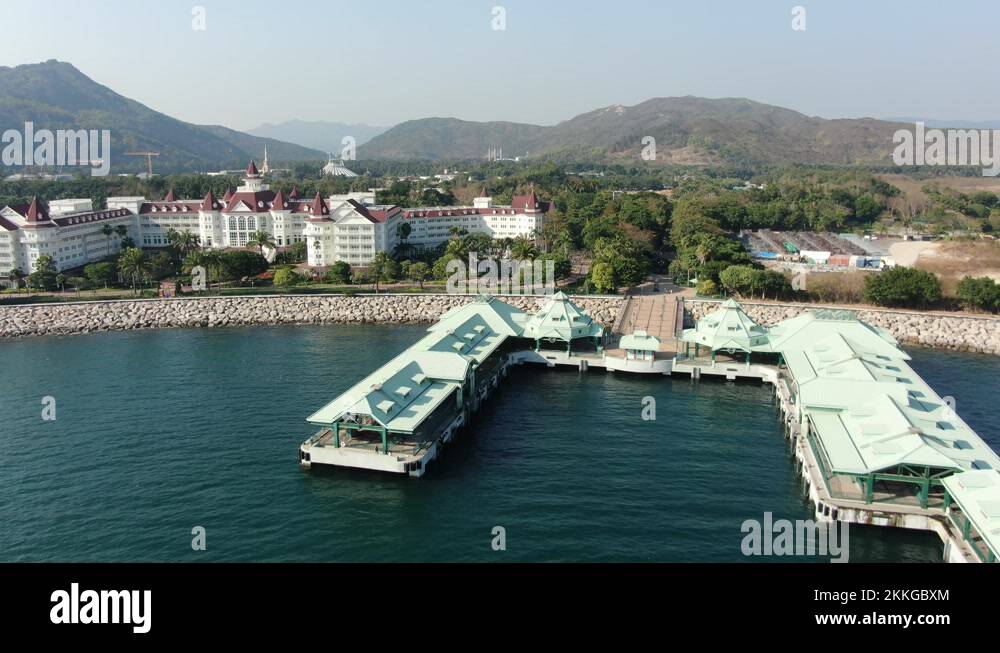Disneyland Hotel and park in Hong Kong empty and closed for visitors ...