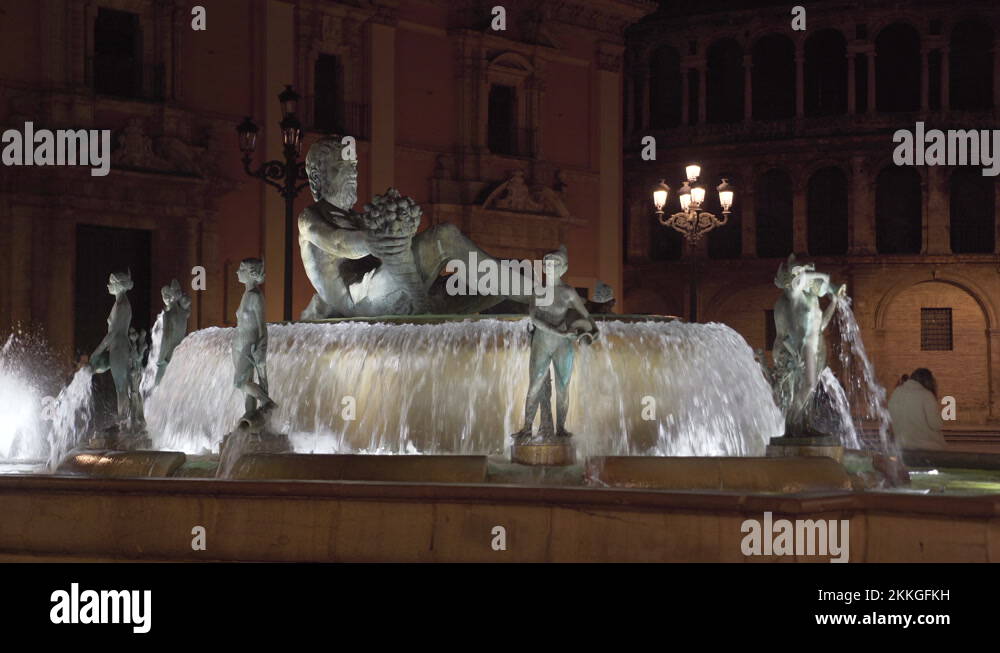 La statue de neptune Stock Videos & Footage - HD and 4K Video Clips - Alamy