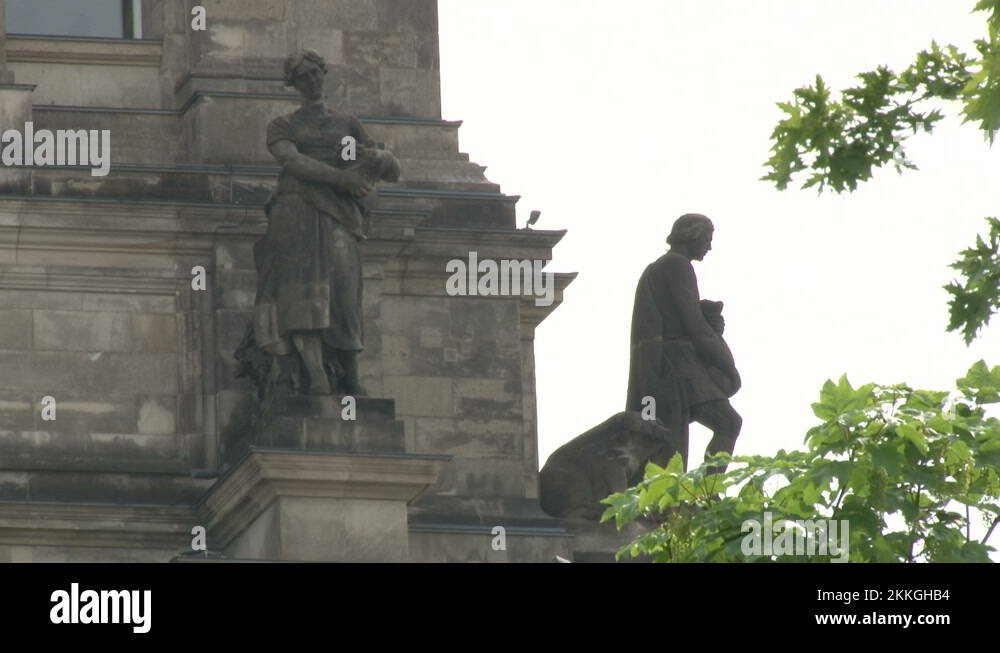 Statues, stone sculptures and bas-reliefs on the Reichstag building ...