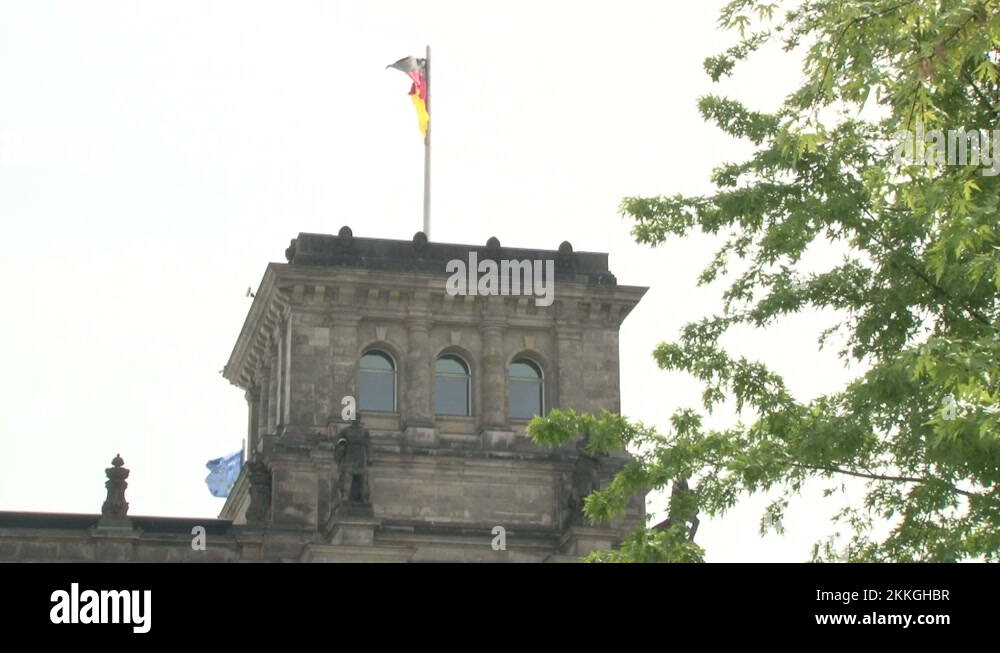 Statues, stone sculptures and bas-reliefs on the Reichstag building ...
