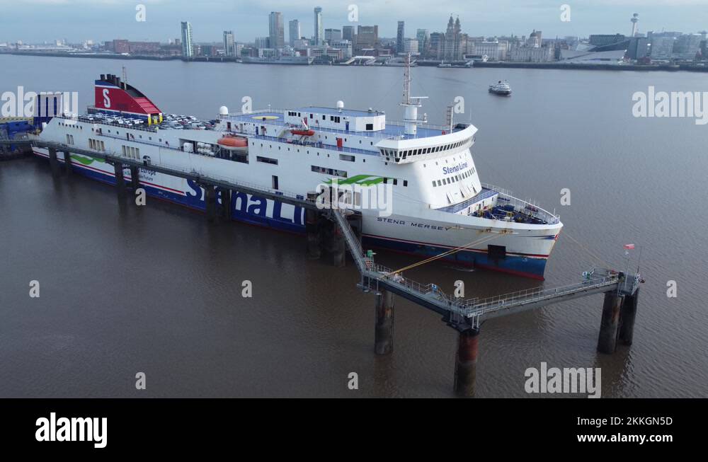 Stena Line freight ship vessel loading cargo shipment from Wirral ...
