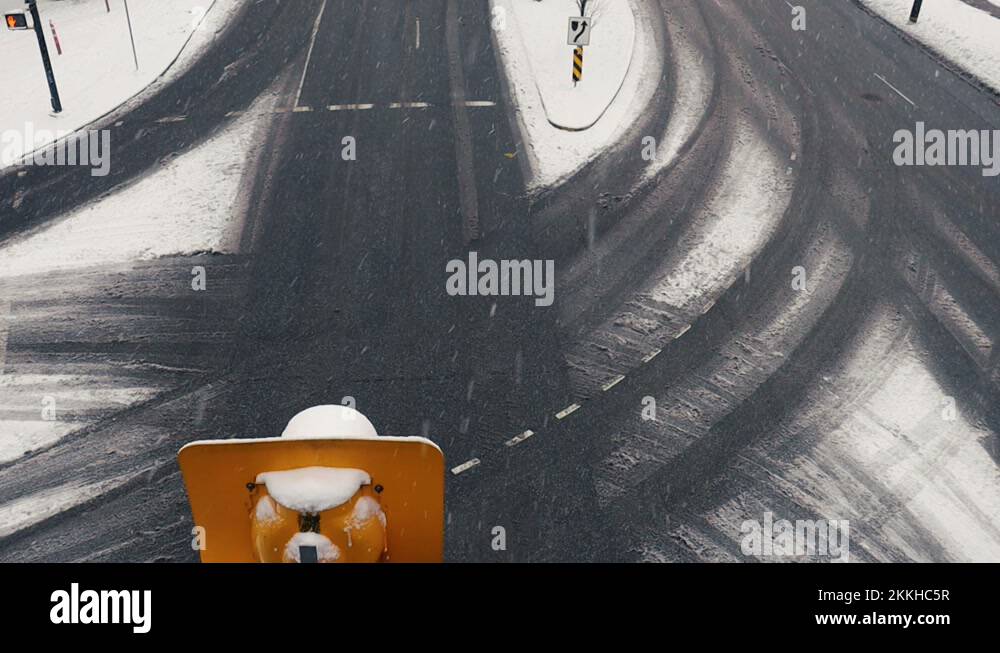 Top down view of the road and traffic light in Vancouver snow Stock ...