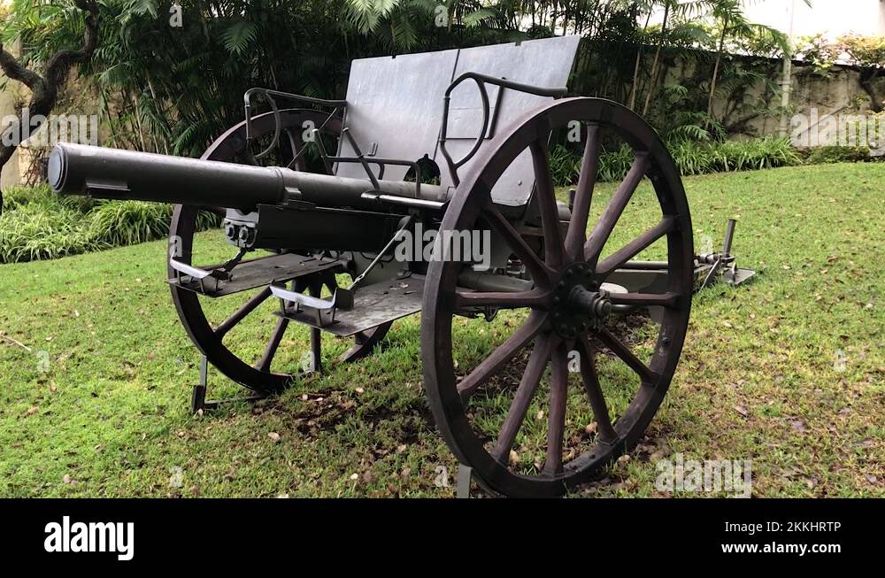 Antique cannon gun Stock Videos & Footage - HD and 4K Video Clips - Alamy